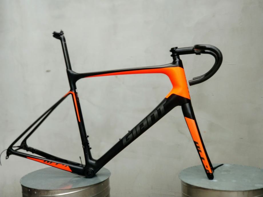 GIANT DEFY ADVANCED 2018 RAMA FRAMESET DISC 57,5 + VOLAN