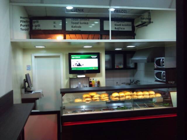 Prodajem KOMPLET NAMJEŠTAJA ZA SENDVIČ BAR ---HITNO