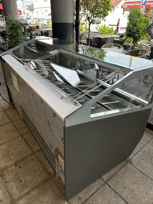 Vitrina za sladoled ISA CAPRI potpuno nova nekorištena