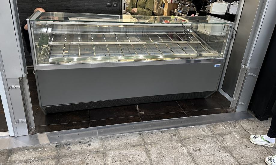 Vitrina za sladoled ISA CAPRI potpuno nova nekorištena