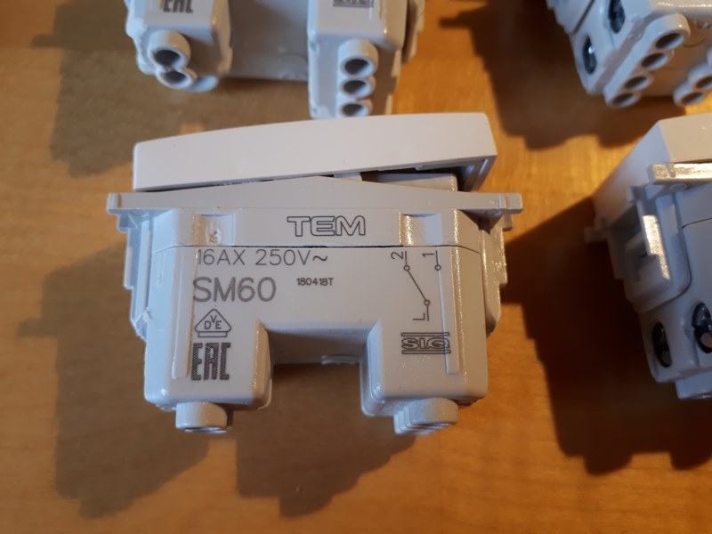 Križni i izmjenični TEM Modul prekidači