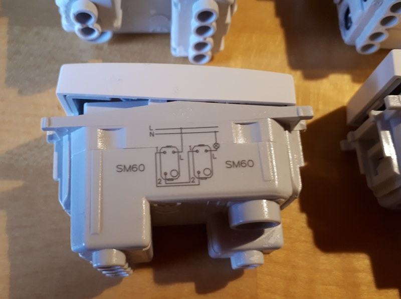 Križni i izmjenični TEM Modul prekidači