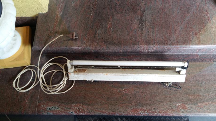 Podelementna i neonska lampa