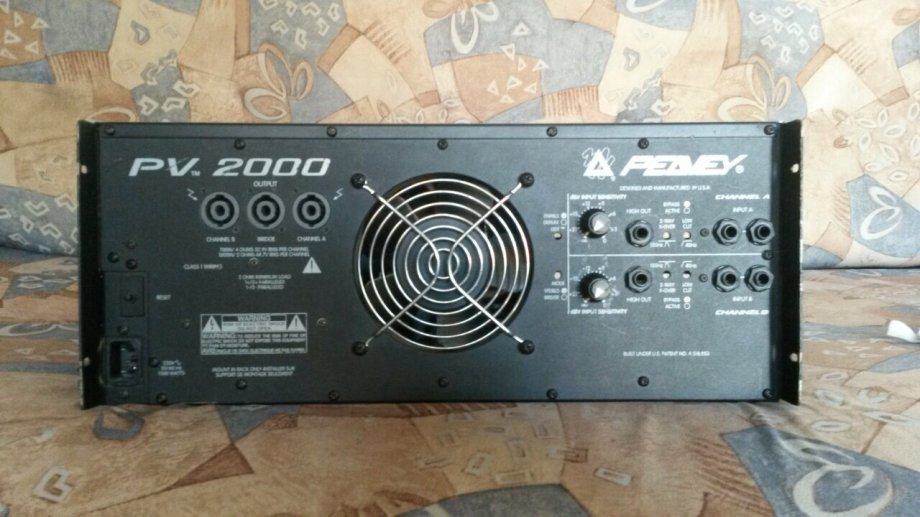 PEAVEY PV 2000