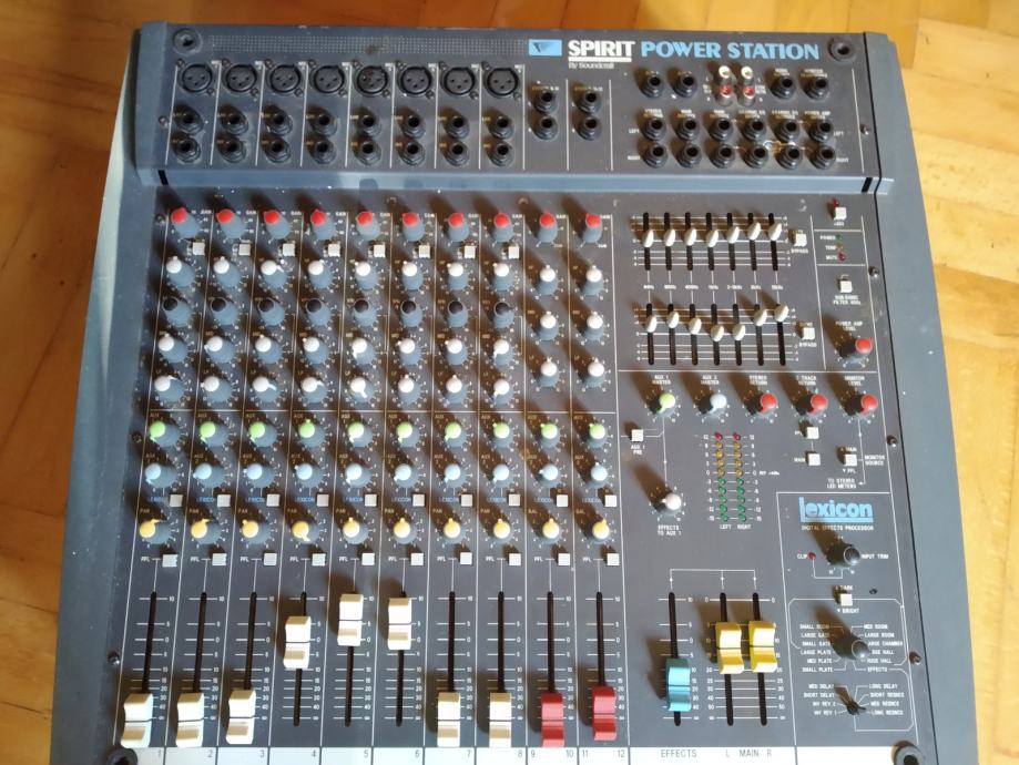 SOUNDCRAFT SPIRIT POWER STATION 600 POWERED MIXER