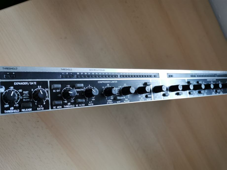 Behringer MDX 2200 Composer PRO