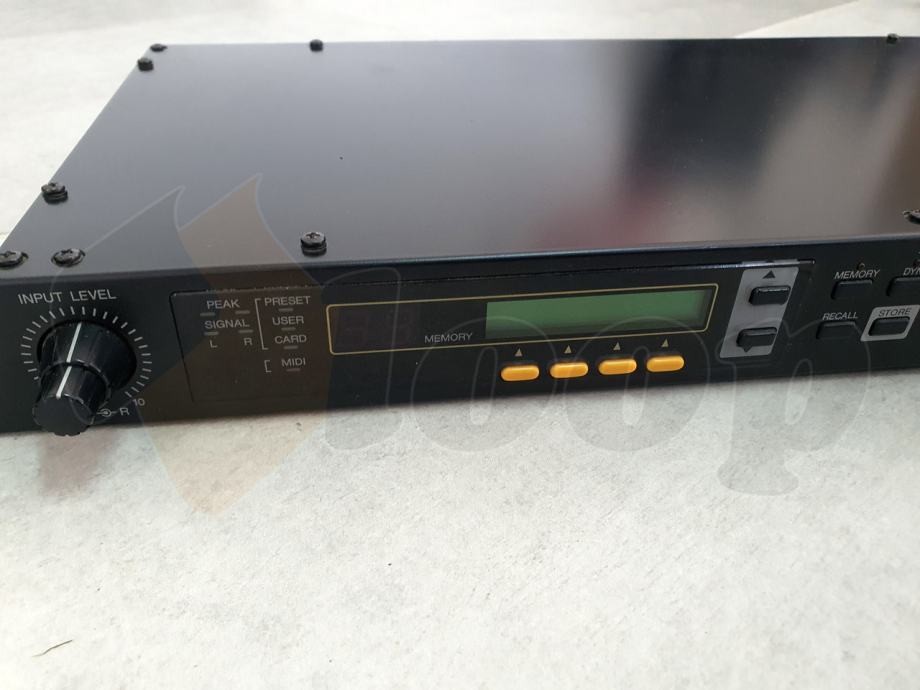 Yamaha EMP-700 digitalni multiefekt procesor