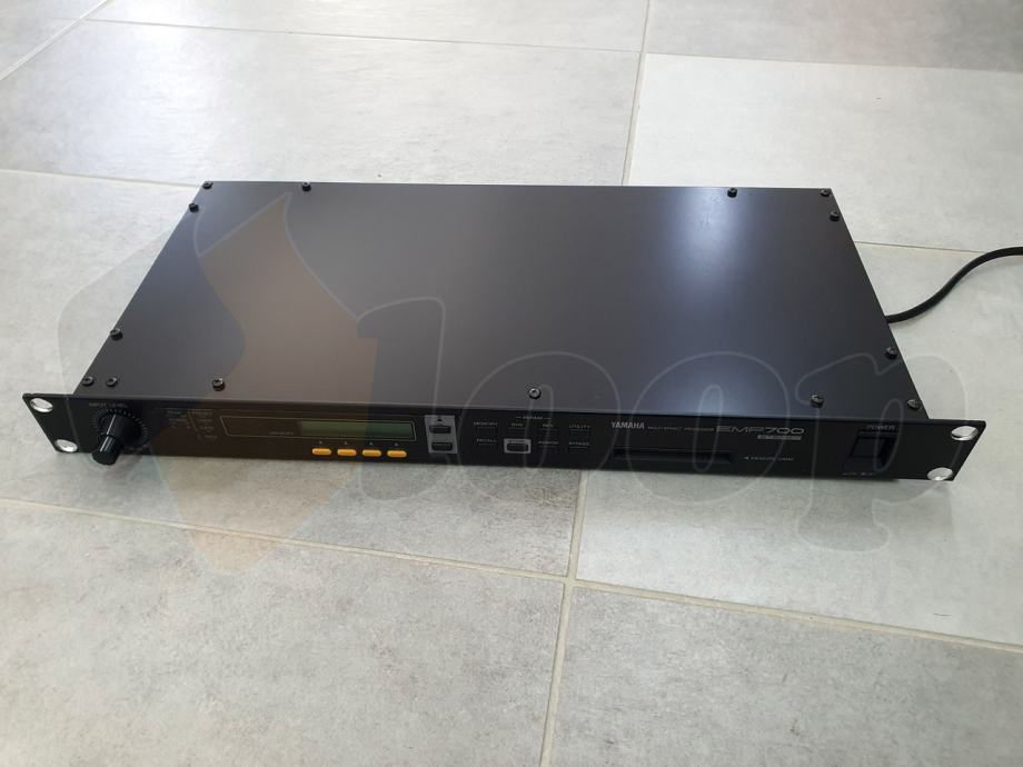 Yamaha EMP-700 digitalni multiefekt procesor