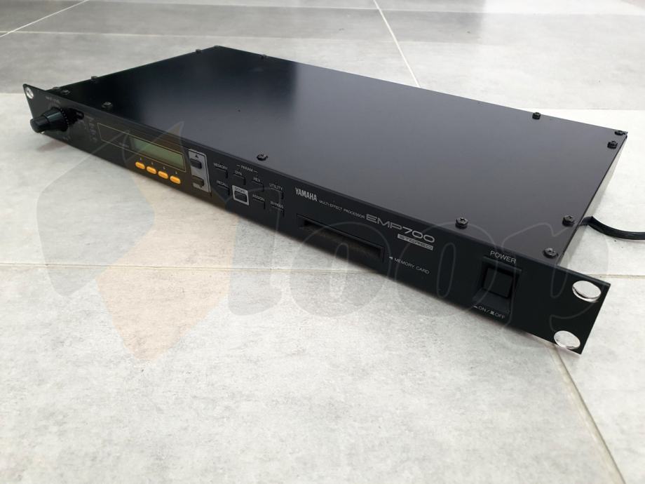 Yamaha EMP-700 digitalni multiefekt procesor