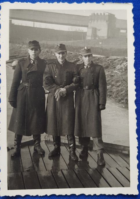 FOTOGRAFIJA VOJNA NDH-NADPORUČNIK -ZASTAVNIK-1944. godina