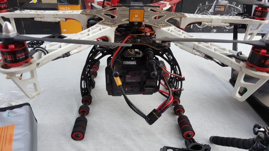 DJI F550 Hexacopter (dron) prilika