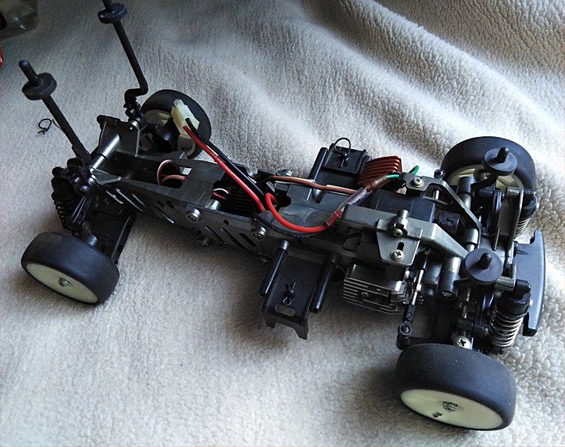 Tamiya FF02 FWD RC model Citroen 2CV