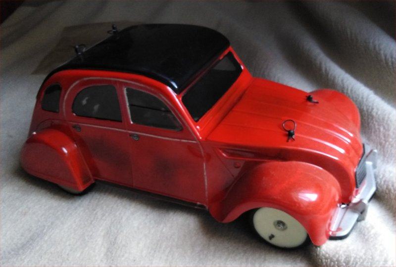 Tamiya FF02 FWD RC model Citroen 2CV