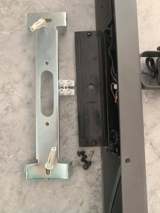 PRODAJEM-IKEA HEKTAR Stropna staza, 3 reflektora, tamnosiva