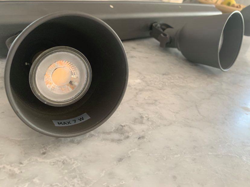 PRODAJEM-IKEA HEKTAR Stropna staza, 3 reflektora, tamnosiva