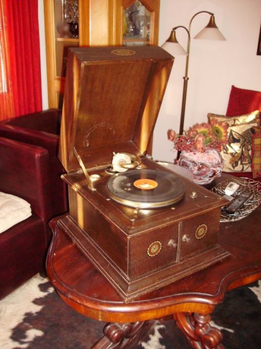 originalni stari gramofon