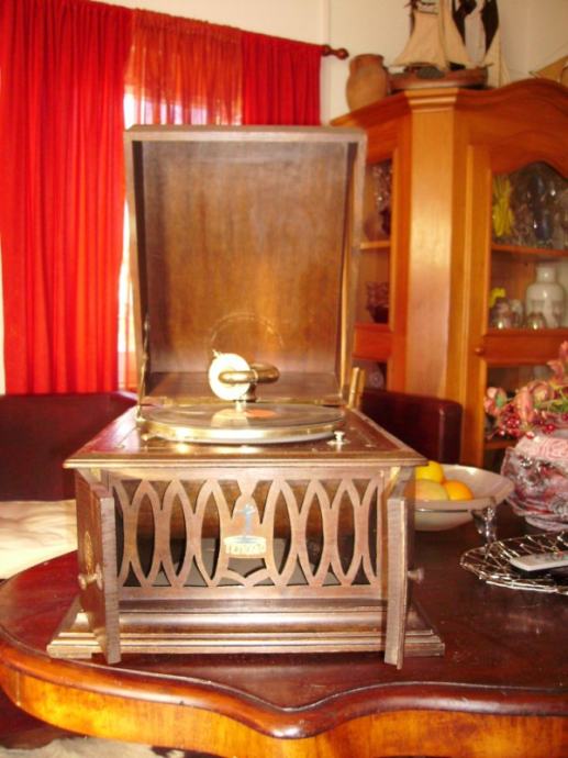 originalni stari gramofon