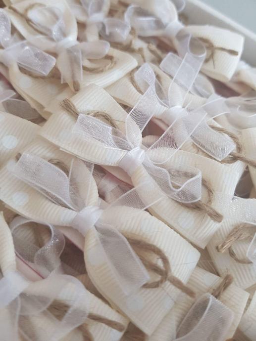 Bijeli točkasti reveri (muški i ženski) 107 komada