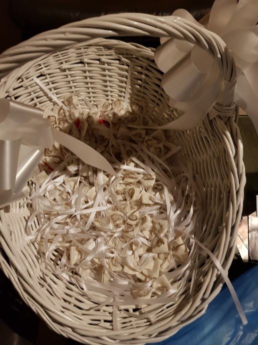 Bijeli točkasti reveri (muški i ženski) 107 komada