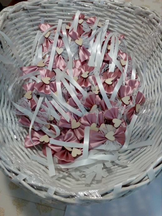 Muški i ženski reveri za vjenčanje