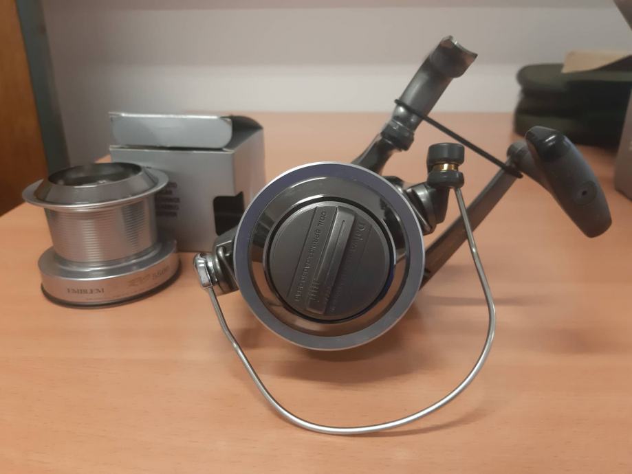 Daiwa Emblem Pro 5500(rezervna špula)+ Daiwa J Braid 0,16mm-300m