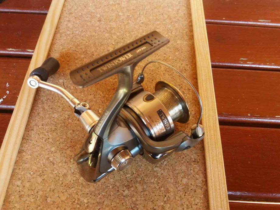 SHIMANO TWIN POWER 2500FA
