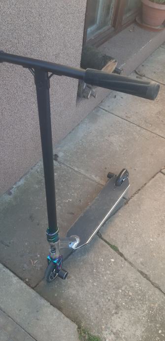 ROMOBIL ZA FRESTYLE MF3,6 V5, NECHROME BOJA + KACIGA + ŠTITNICI