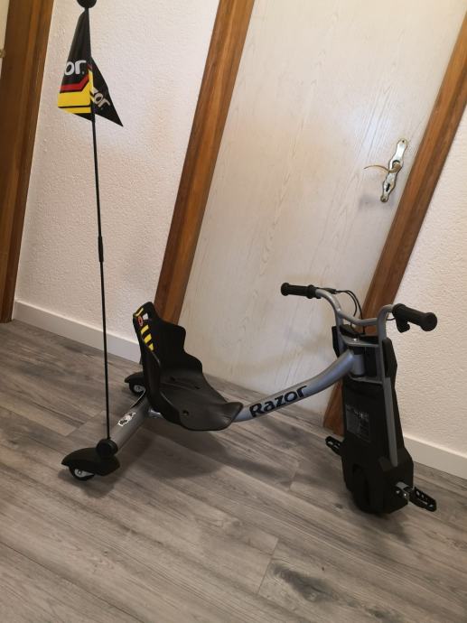 Električni tricikl RAZOR Power RIDER 360