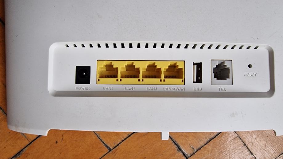 Internet router Huawei B525s-23a 4G, 300/50 Mbps, otključan, Tele2.