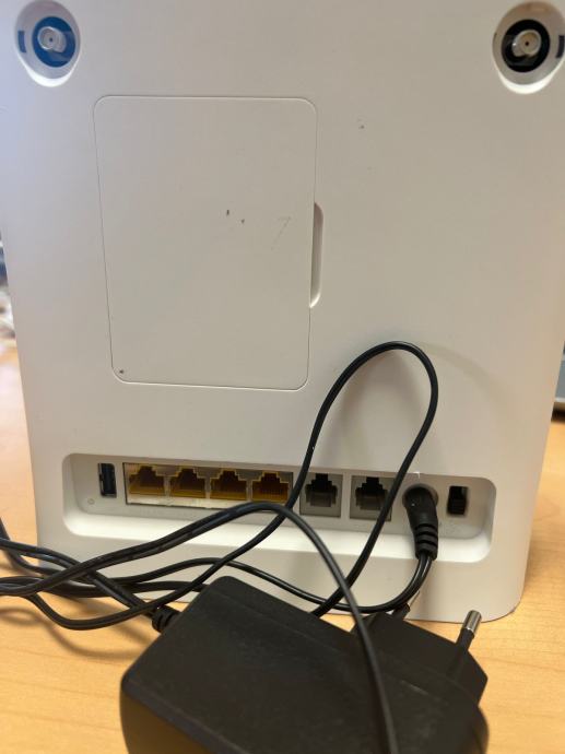 Internet router ZTE MF286 LTE Cat.6, tvornički otključan, iz Tele2