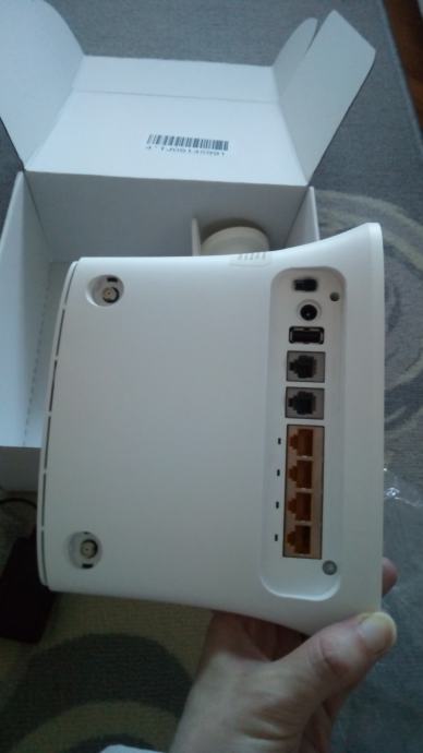 Prodajem A1 Homebox ZTE 4G-MF283V Router i Antene