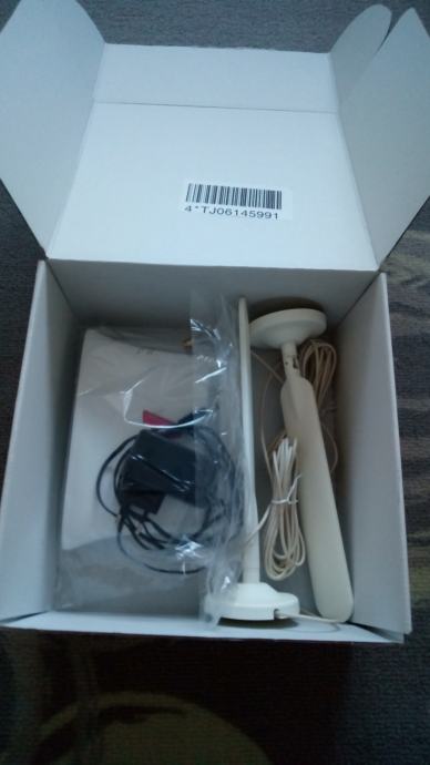 Prodajem A1 Homebox ZTE 4G-MF283V Router i Antene