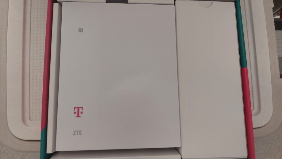 WiFi router Magenta flex box ZTE MF297D1