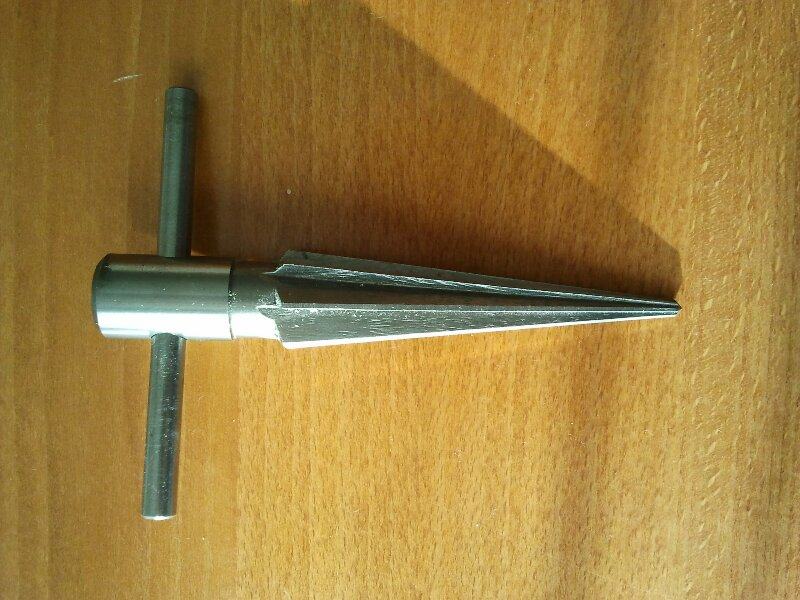 Konusni razvrtač, proširivač rupa, svrdlo