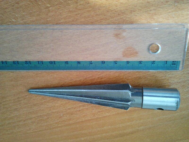 Konusni razvrtač, proširivač rupa, svrdlo