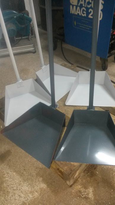 Lopatica metalna samostojeca, dostava poštom...