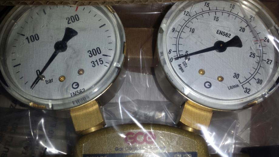 Manometar sa regulatorom ARGON / CO2 Messer.