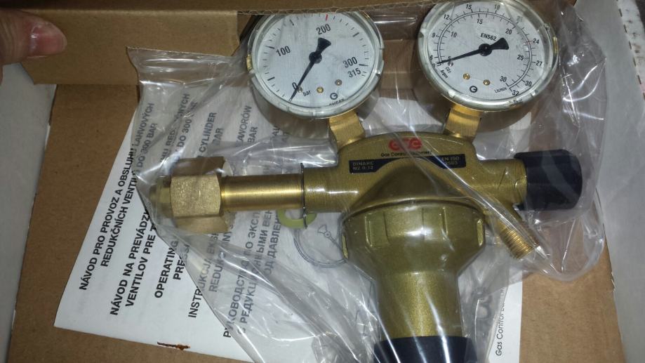 Manometar sa regulatorom ARGON / CO2 Messer.