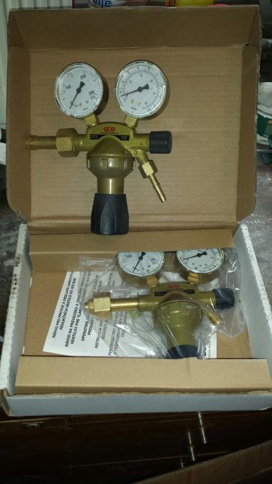 Manometar sa regulatorom ARGON / CO2 Messer.