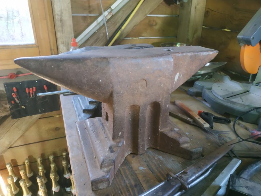 Nakovanj 77.5 kg , kovacka vatra i jos kovackog alata