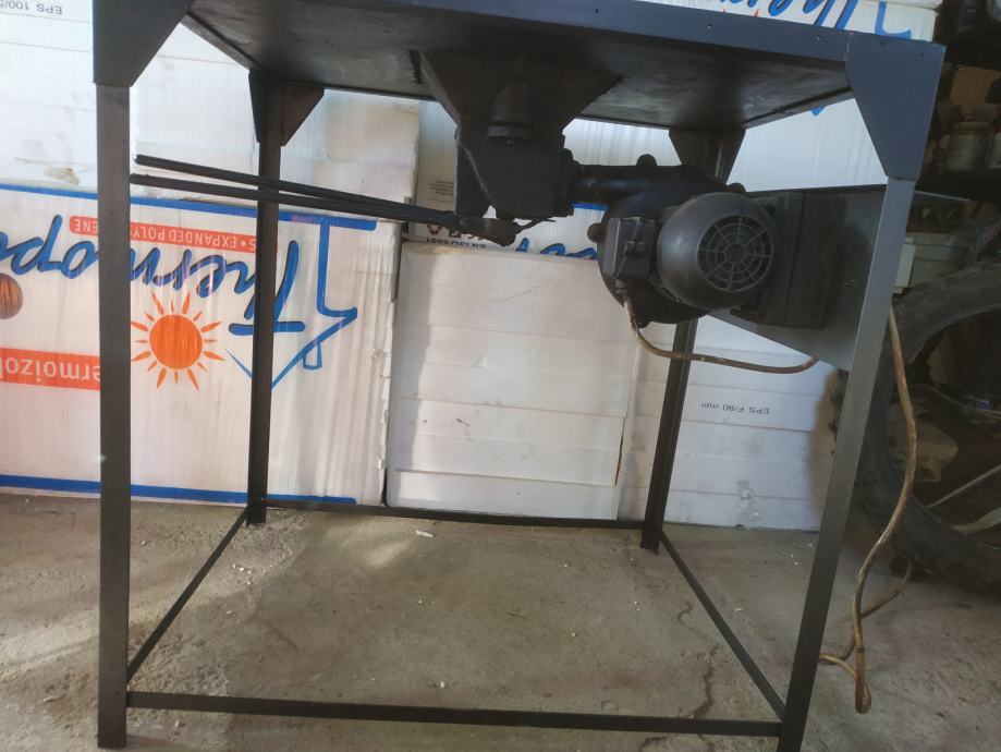 Nakovanj 77.5 kg , kovacka vatra i jos kovackog alata