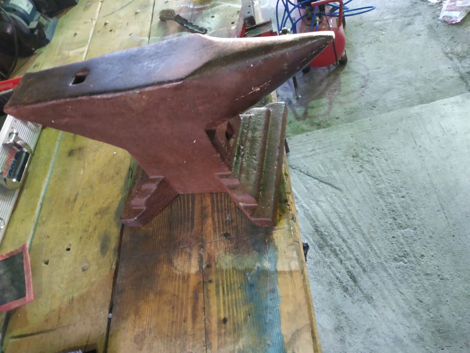 Nakovanj 77.5 kg , kovacka vatra i jos kovackog alata