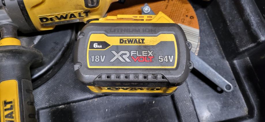 DeWALT DCG440