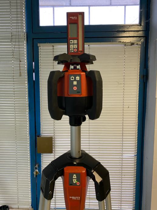 HILTI PR 3 - HVSG ROTACIJSKI LASER SA ZELENOM ZRAKOM I EL. STATIVOM