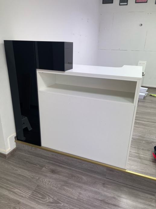 Pult/recepcija za salon/ured