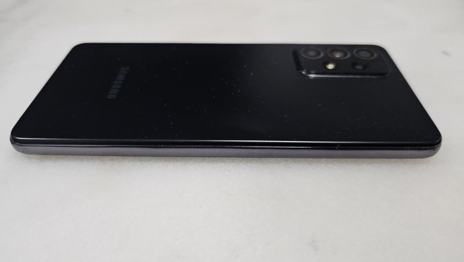 Samsung Galaxy A52 5G (Model: SM-A526B/DS), 6/128GB, crni, očuvan!