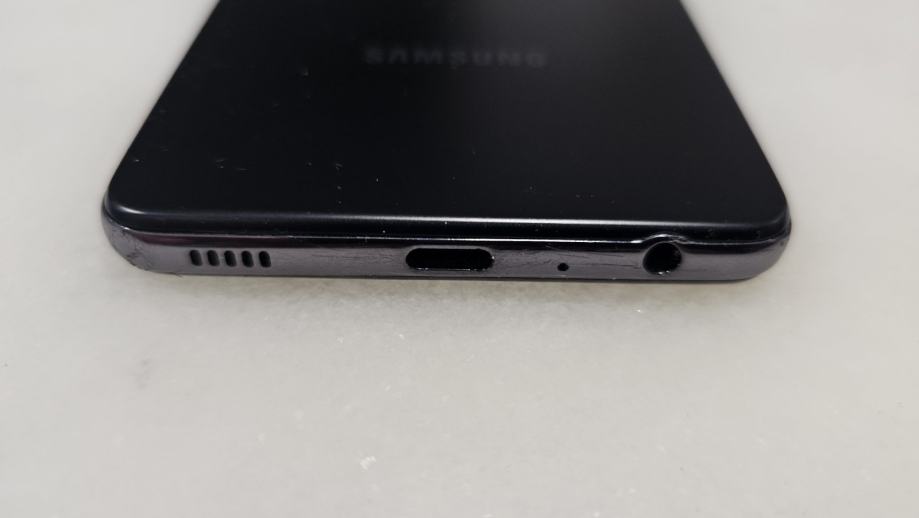 Samsung Galaxy A52 5G (Model: SM-A526B/DS), 6/128GB, crni, očuvan!