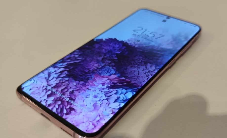 Samsung Galaxy S20, rozi, ekran bez oštećenja, očuvan