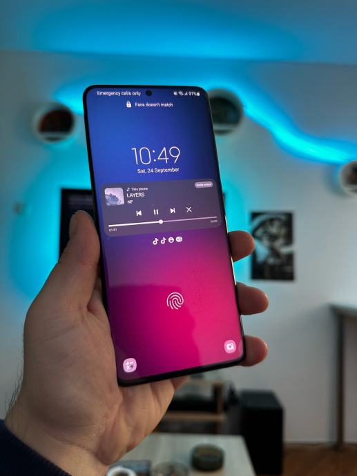 Samsung Galaxy S20+ 10/10 - 2.098 kn