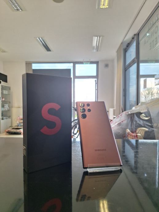 Samsung Galaxy S22 Ultra 12/256GB R1 račun!